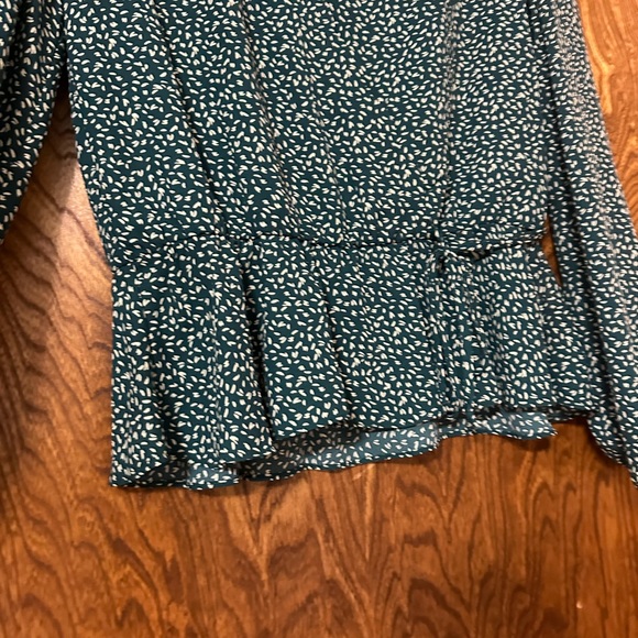 nine britton | Tops | Nine Britton Green Patterned Blouse | Poshmark